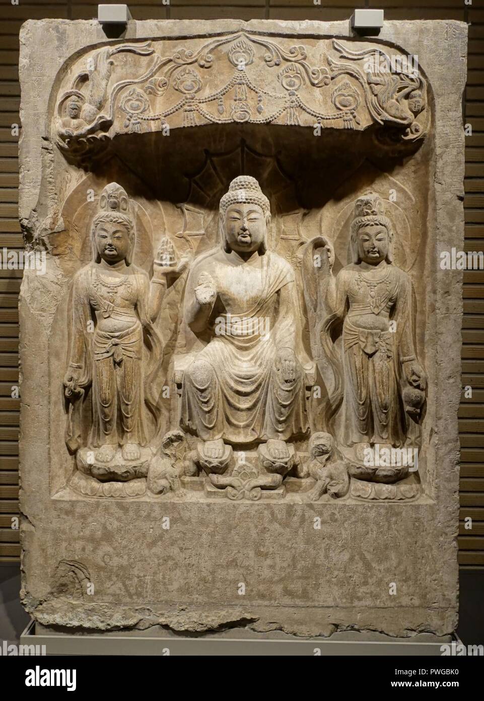 Buddha triad in a niche, Baoqingsi temple, Xi'an, Shaanxi province ...