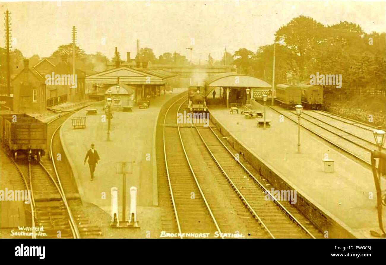 Brockenhurst railway station (postcard Stock Photo - Alamy