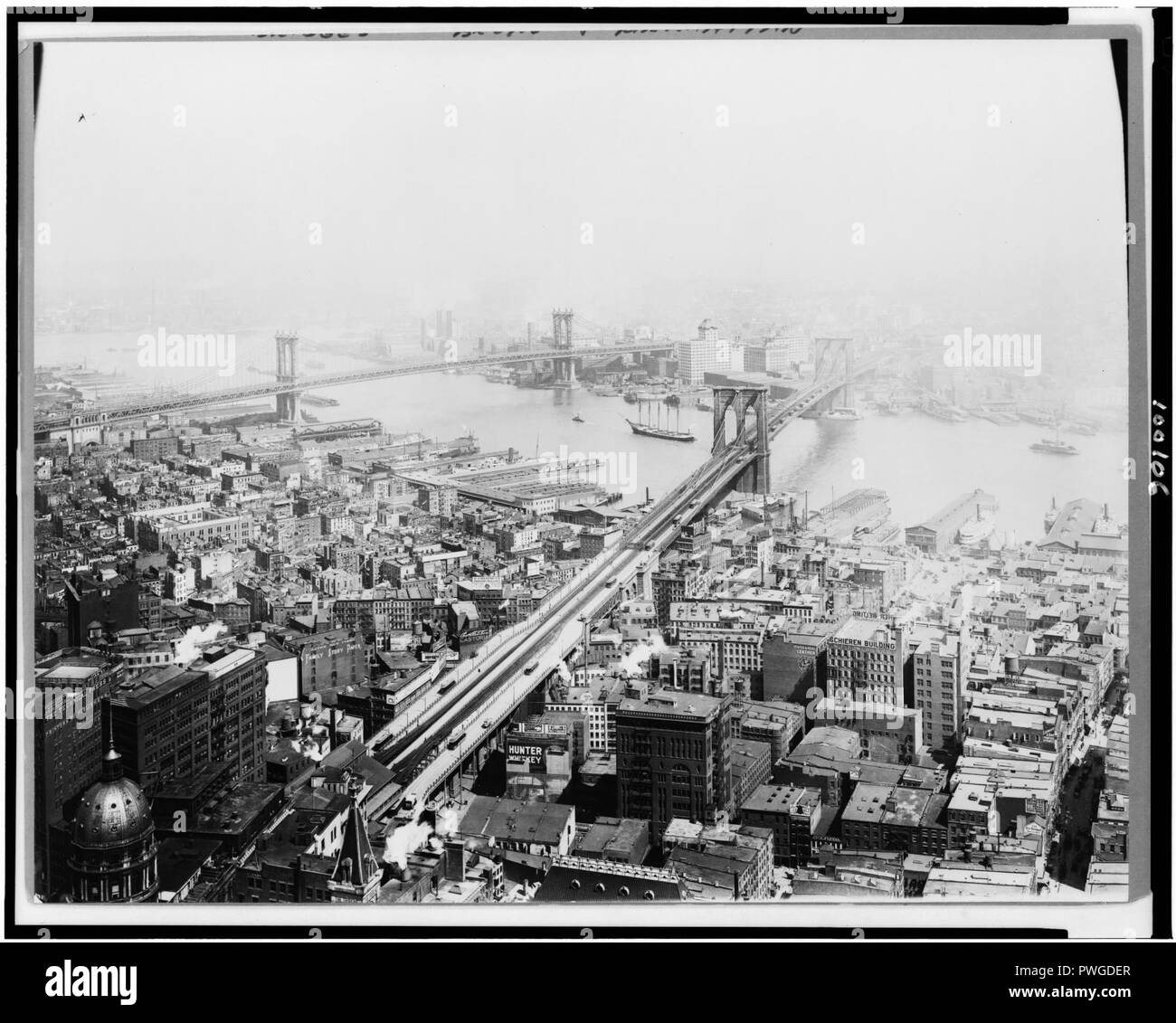 Brooklyn and Manhattan bridges Stock Photo - Alamy