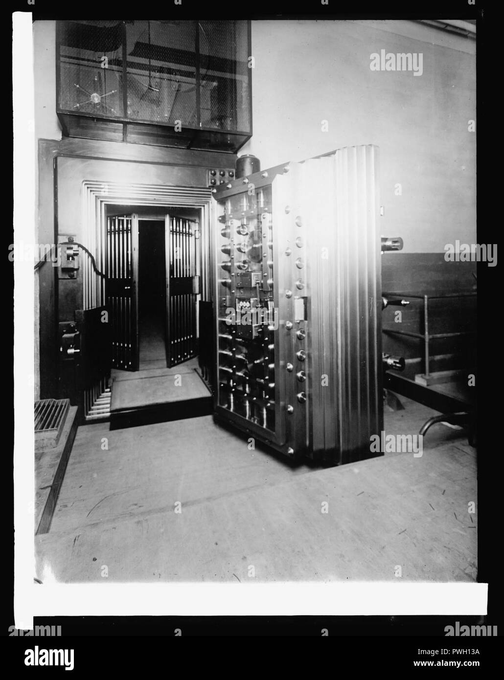 Bank vault art hi-res stock photography and images - Alamy