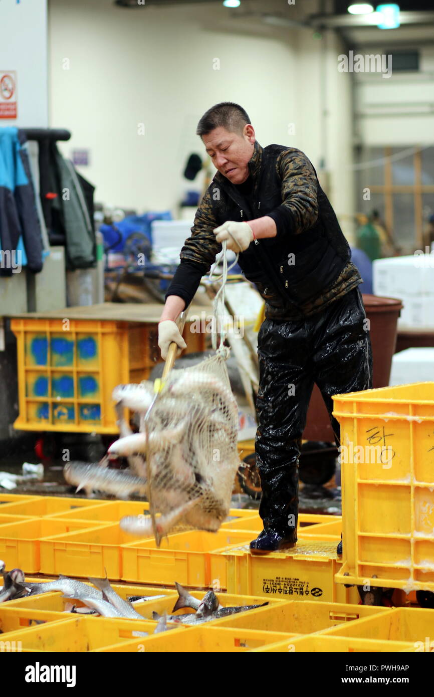 Noryangjin Fish Market in Seoul, Korea Stock Photo - Alamy
