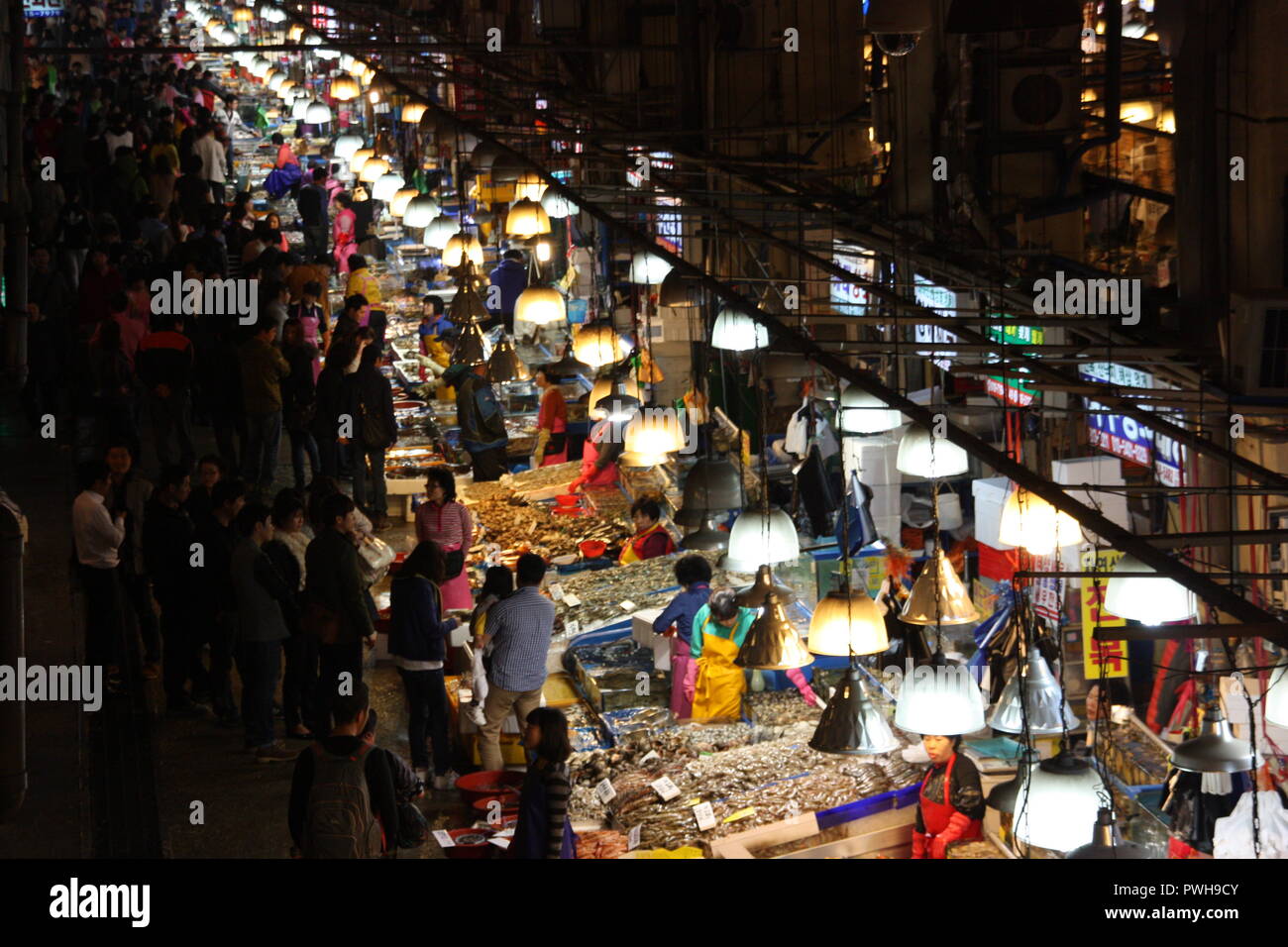 Noryangjin Fish Market in Seoul, Korea Stock Photo - Alamy