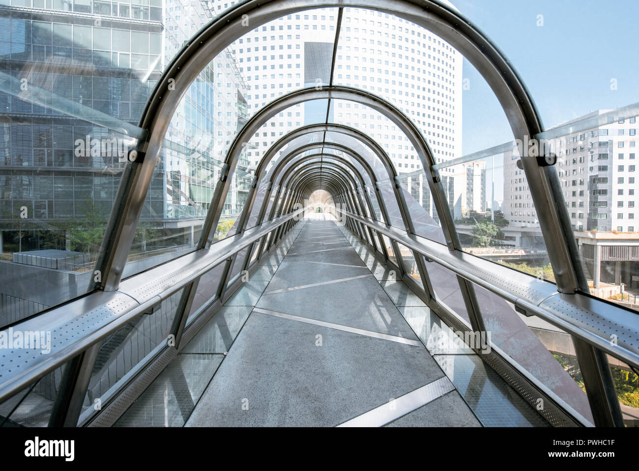 Bridge Paris Defense High Resolution Stock Photography and Images - Alamy