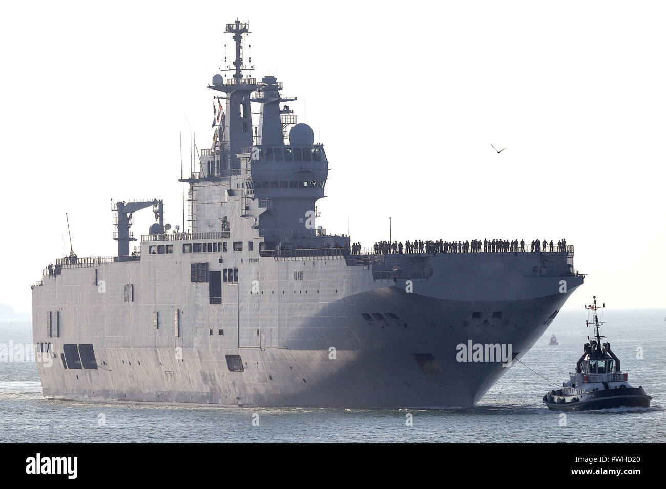 The French Navy amphibious assault ship and helicopter carrier, FS ...