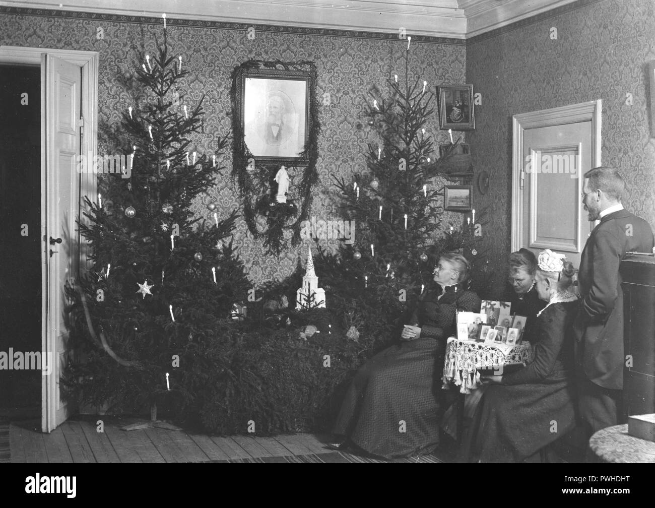 Christmas 1896. A family has gathered to celebrate christmas and they ...