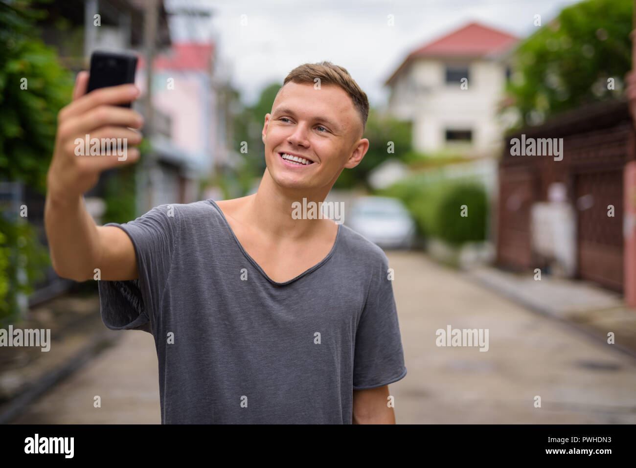 Mobile happy people hi-res stock photography and images - Alamy