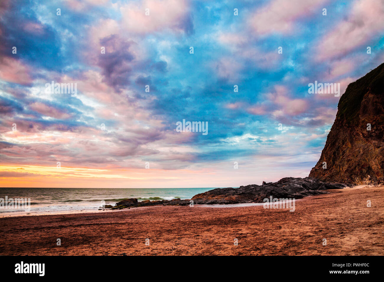 People enjoying summer at beach hi-res stock photography and images - Alamy