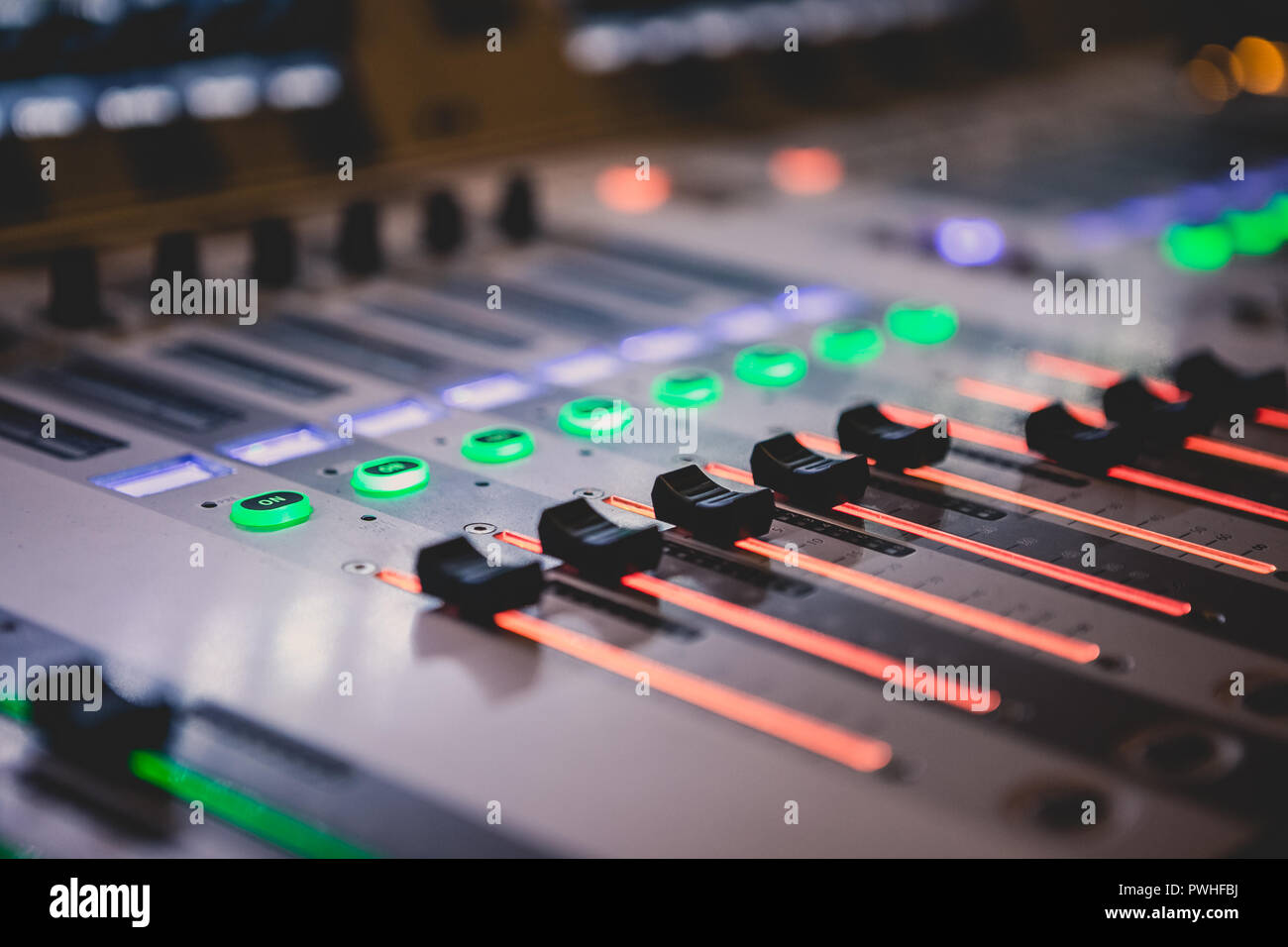 Soundcraft hi-res stock photography and images - Alamy