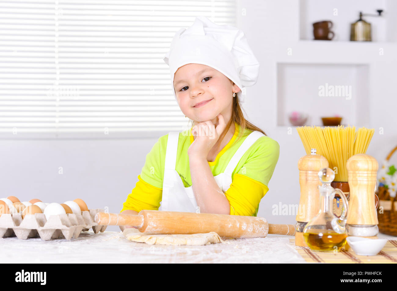 Cute girl baking cake in the kitchen Stock Photo - Alamy