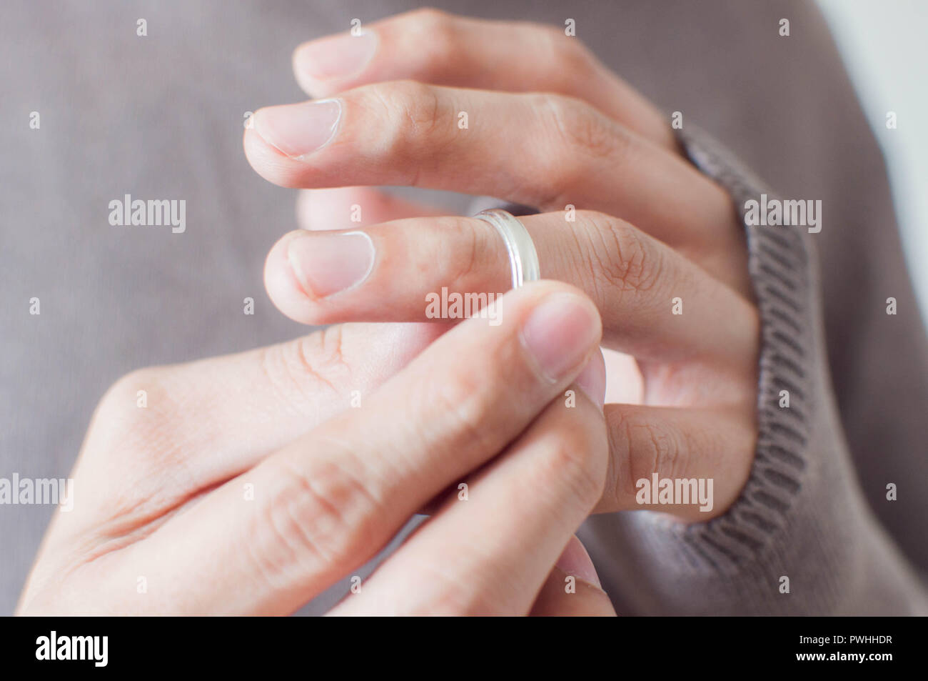 Man removing wedding ring hi-res stock photography and images - Alamy
