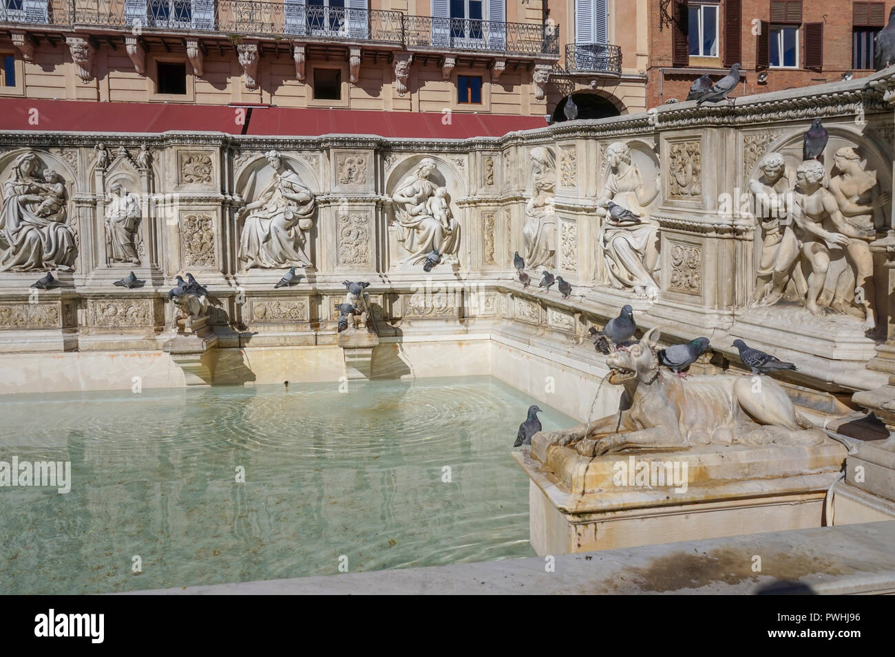 Fountain section hi-res stock photography and images - Alamy