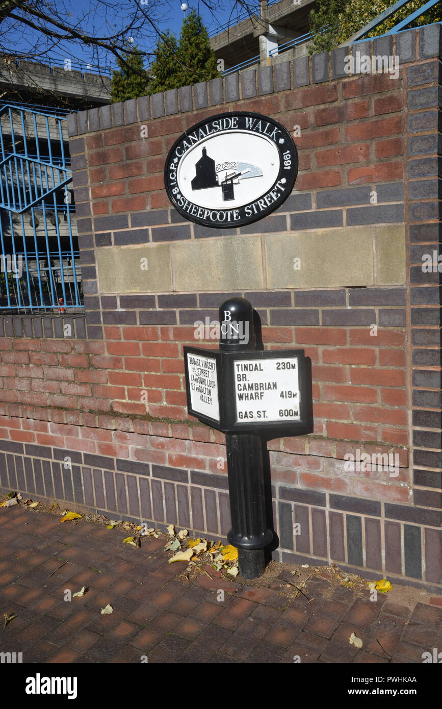 Uk waterway signage hi-res stock photography and images - Alamy