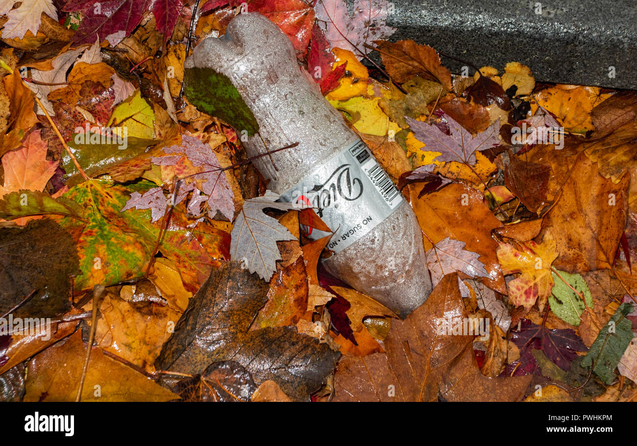 Empty diet coke bottle plastic hi-res stock photography and images - Alamy