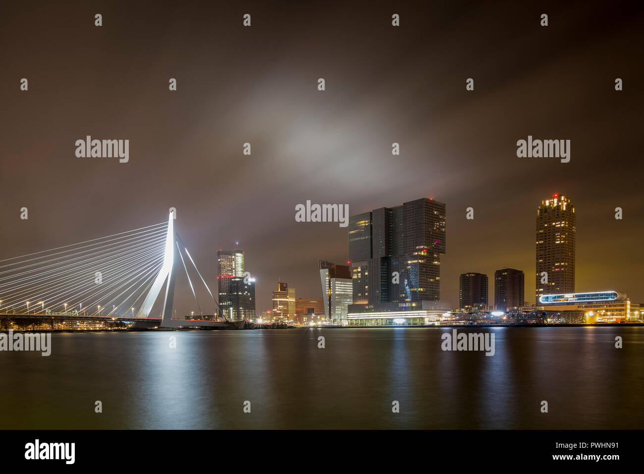 Rotterdam waterfront hi-res stock photography and images - Alamy