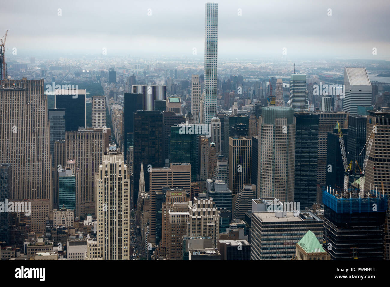 Times square building from above hi-res stock photography and images ...