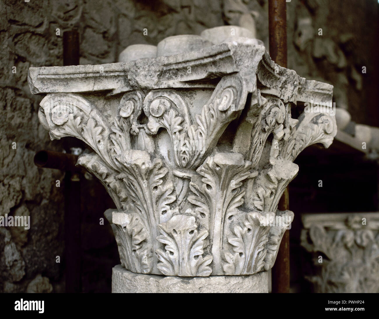 Corinthian capital decorated with acanthus leaves. Made in tuff ...