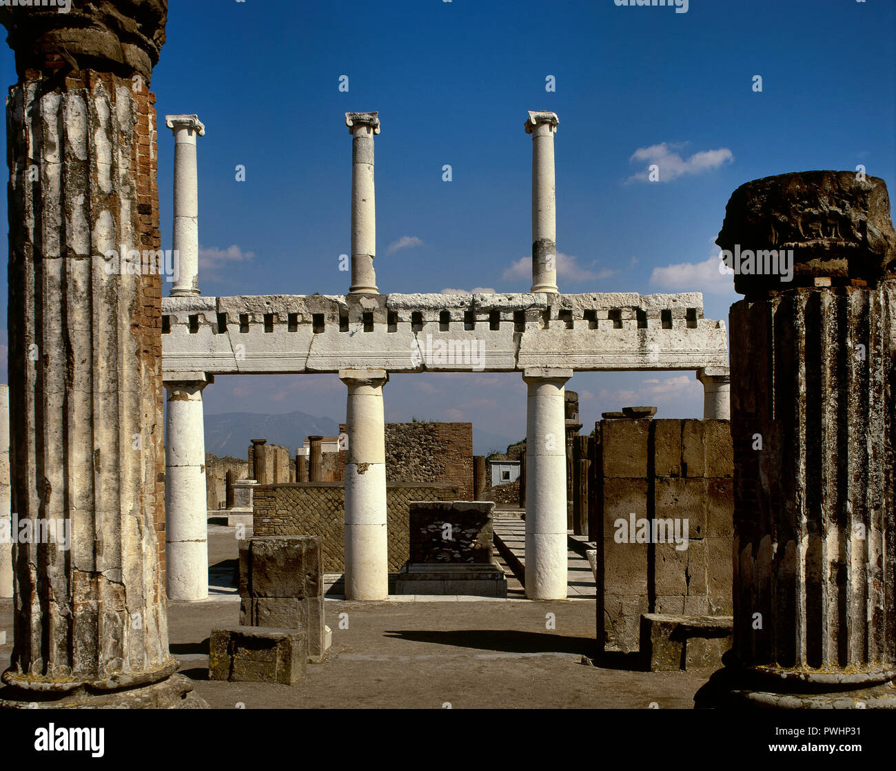 Double Colonnade High Resolution Stock Photography and Images - Alamy