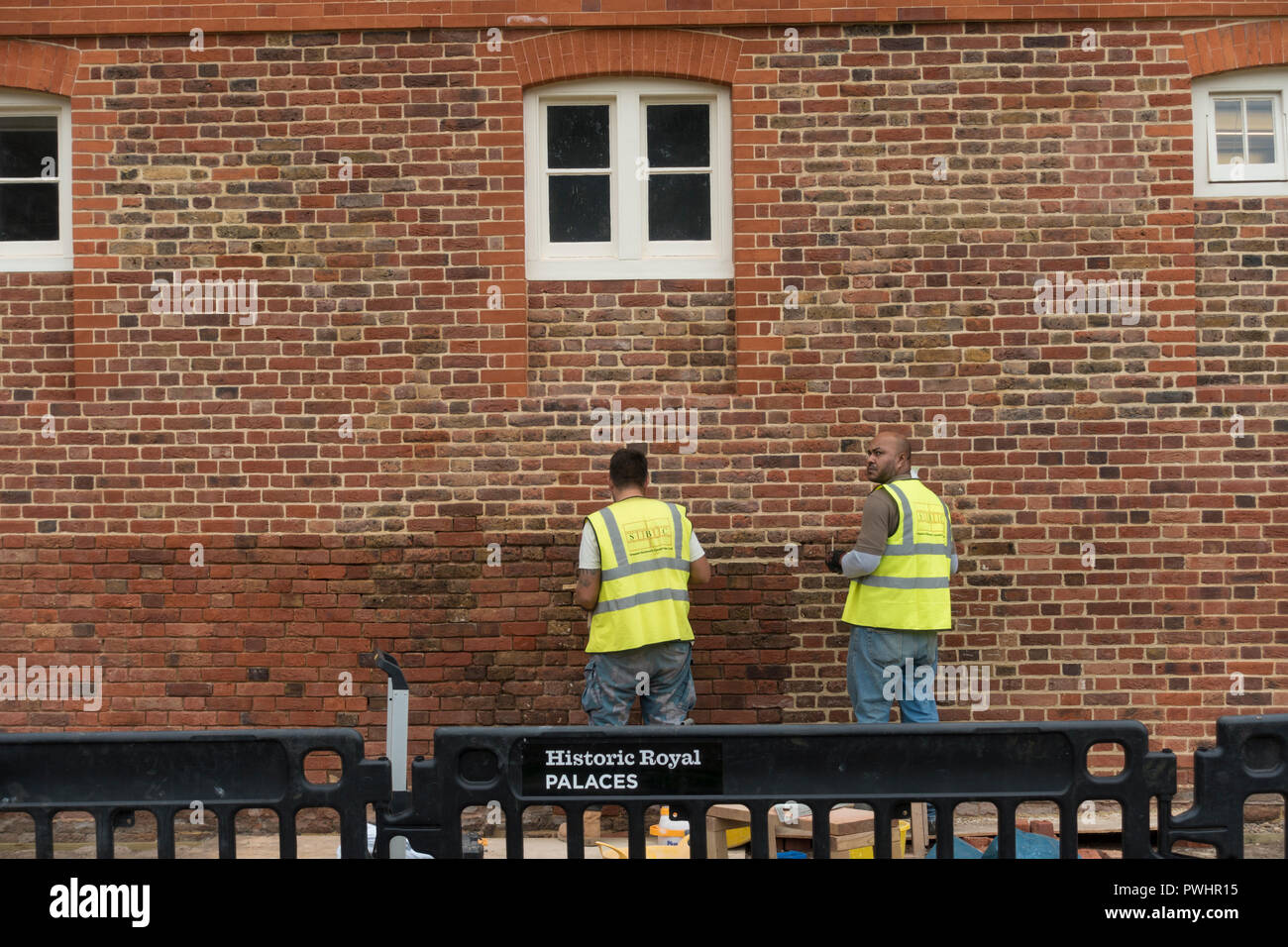 Bricklaying brick hi-res stock photography and images - Alamy