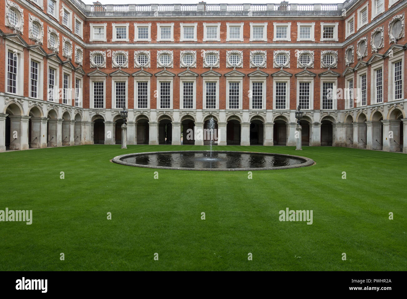 Henry the 8th palace hi-res stock photography and images - Alamy