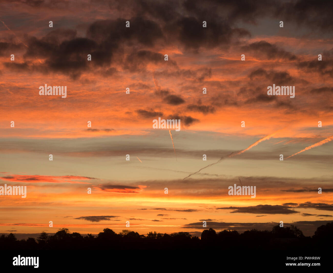 Sunrise red sun hi-res stock photography and images - Alamy