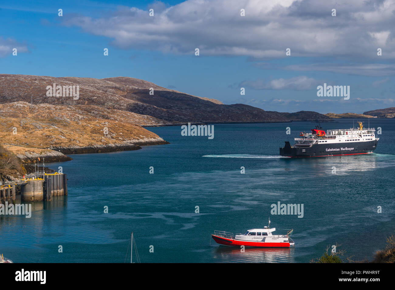 caledonian macbrayne ferry leaving the port of Tarbert, Isle of Harris ...
