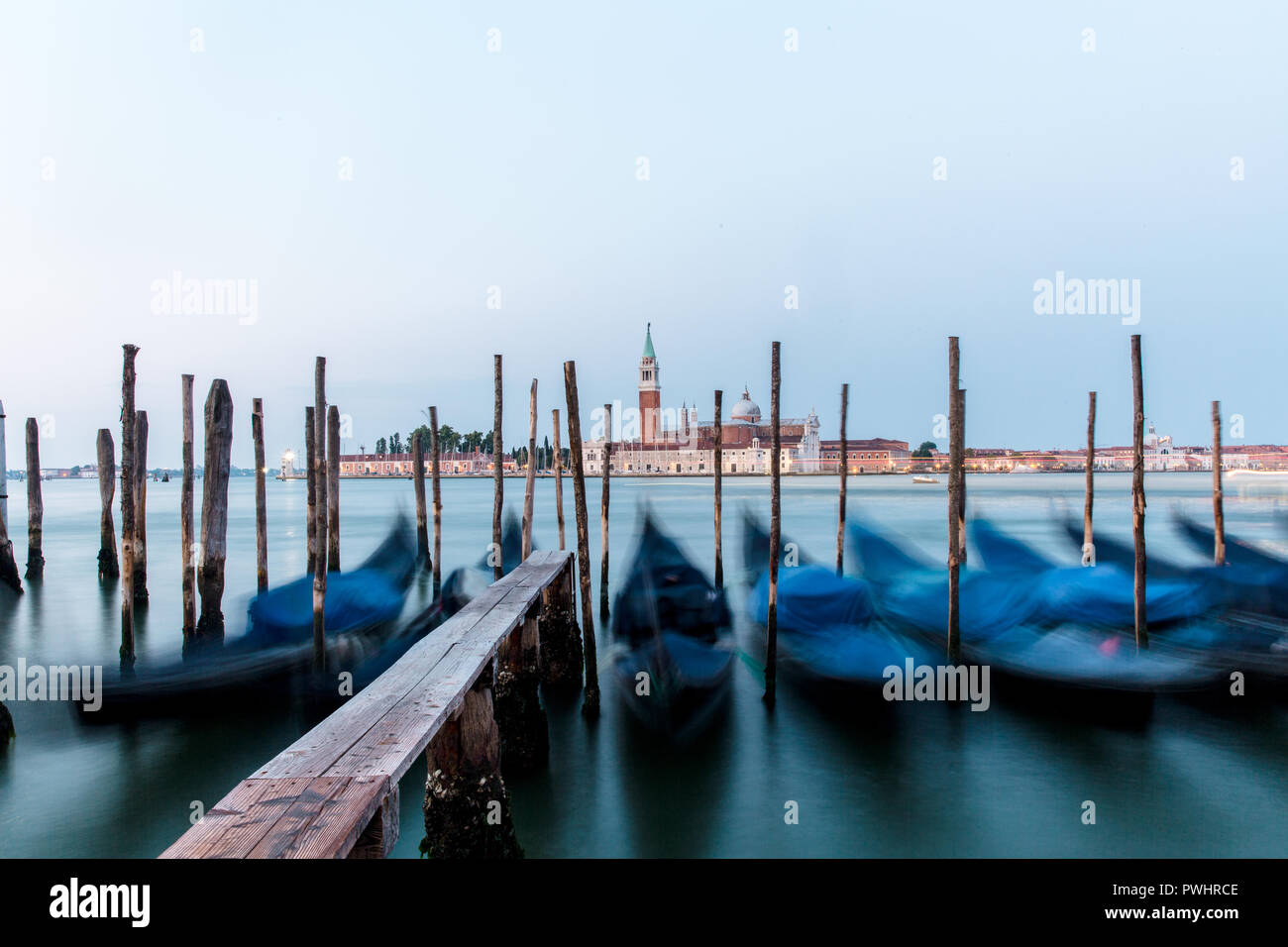 Long shutter hi-res stock photography and images - Alamy