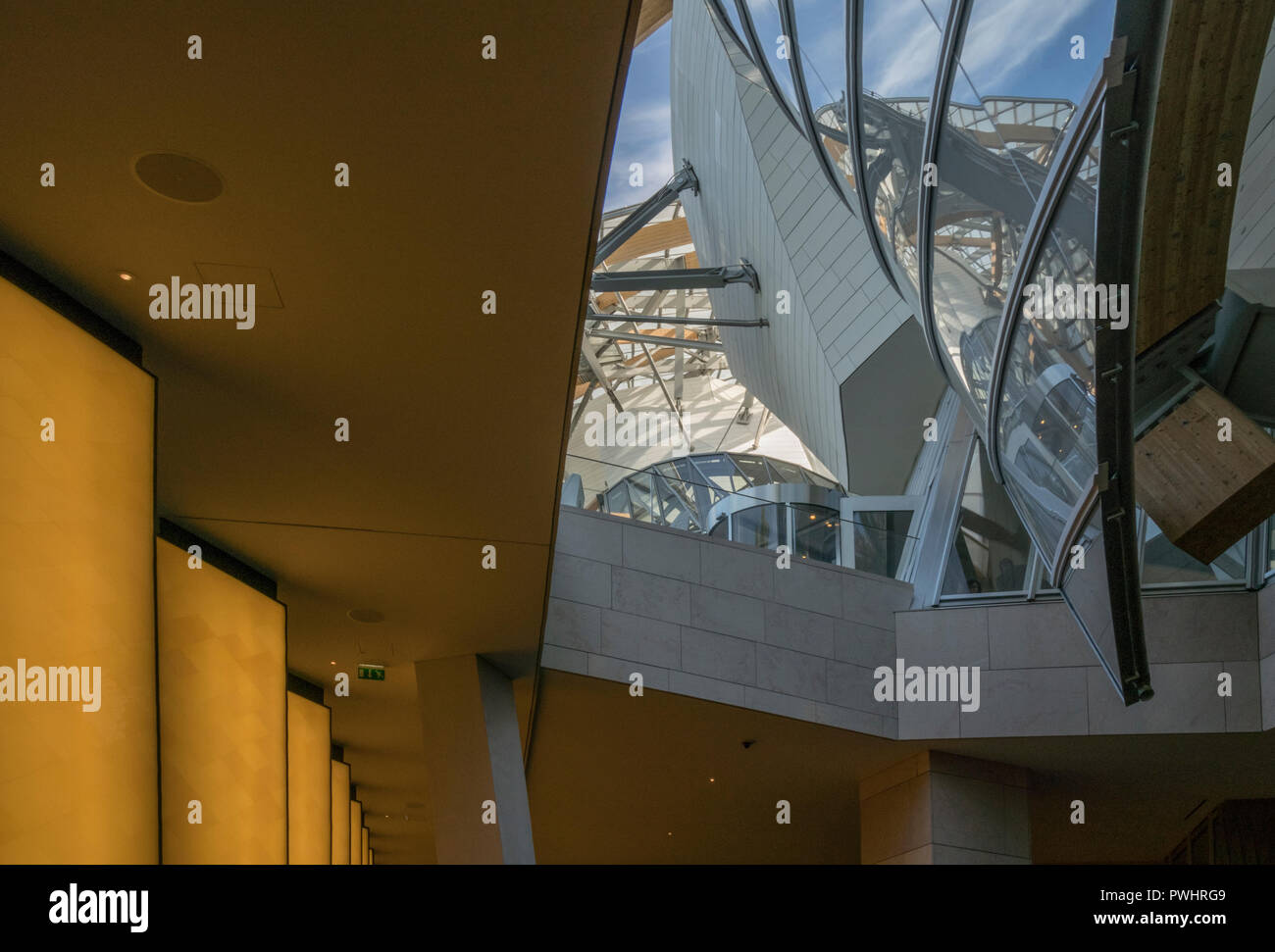 This sensational Frank Gehry building in the Bois de Boulogne, Paris ...