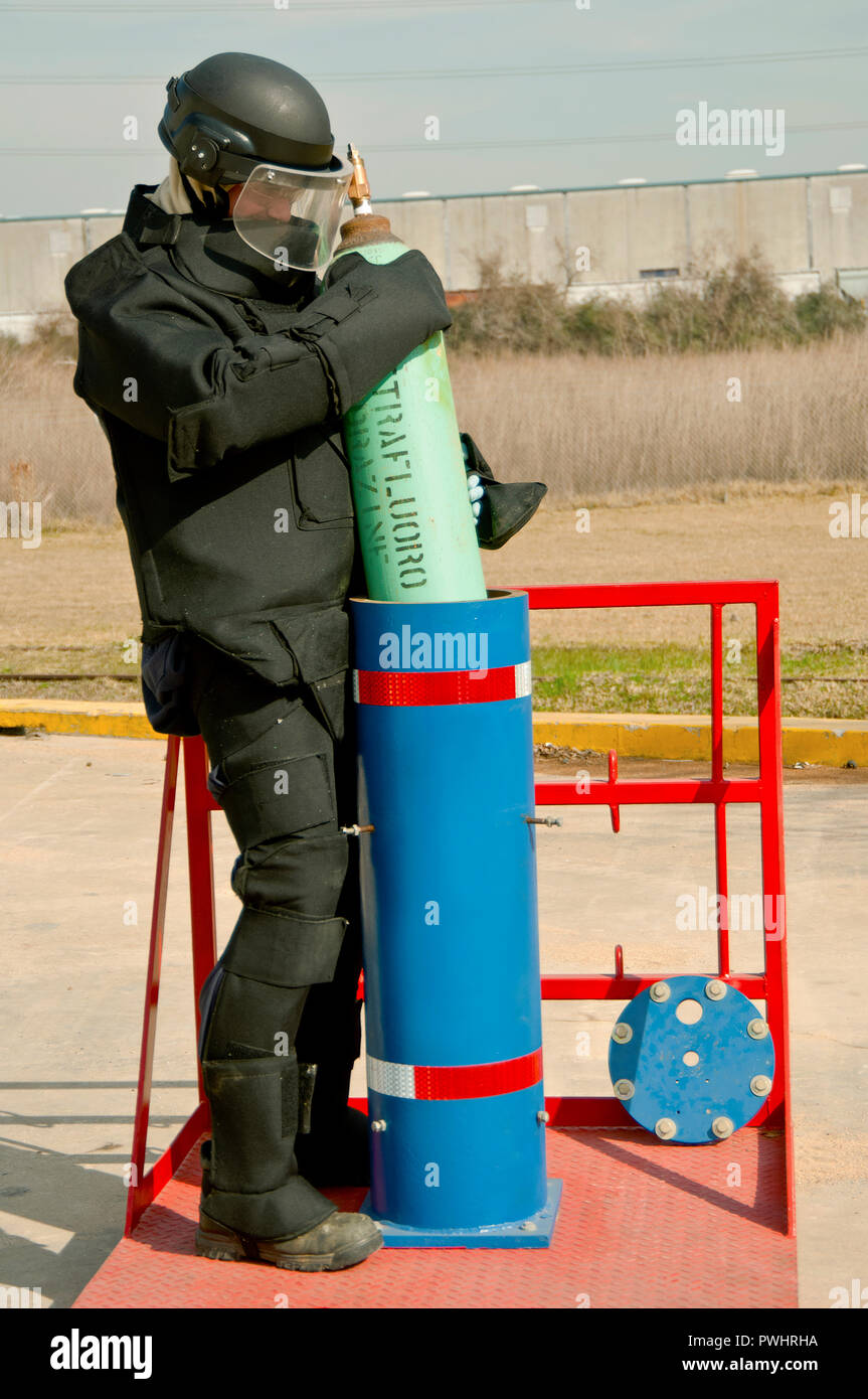 Explosive materials hi-res stock photography and images - Alamy