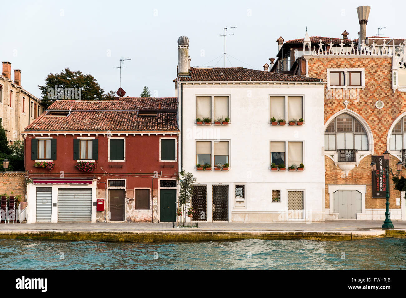 Traditional houses along the canal in Venice, Italy Stock Photo - Alamy