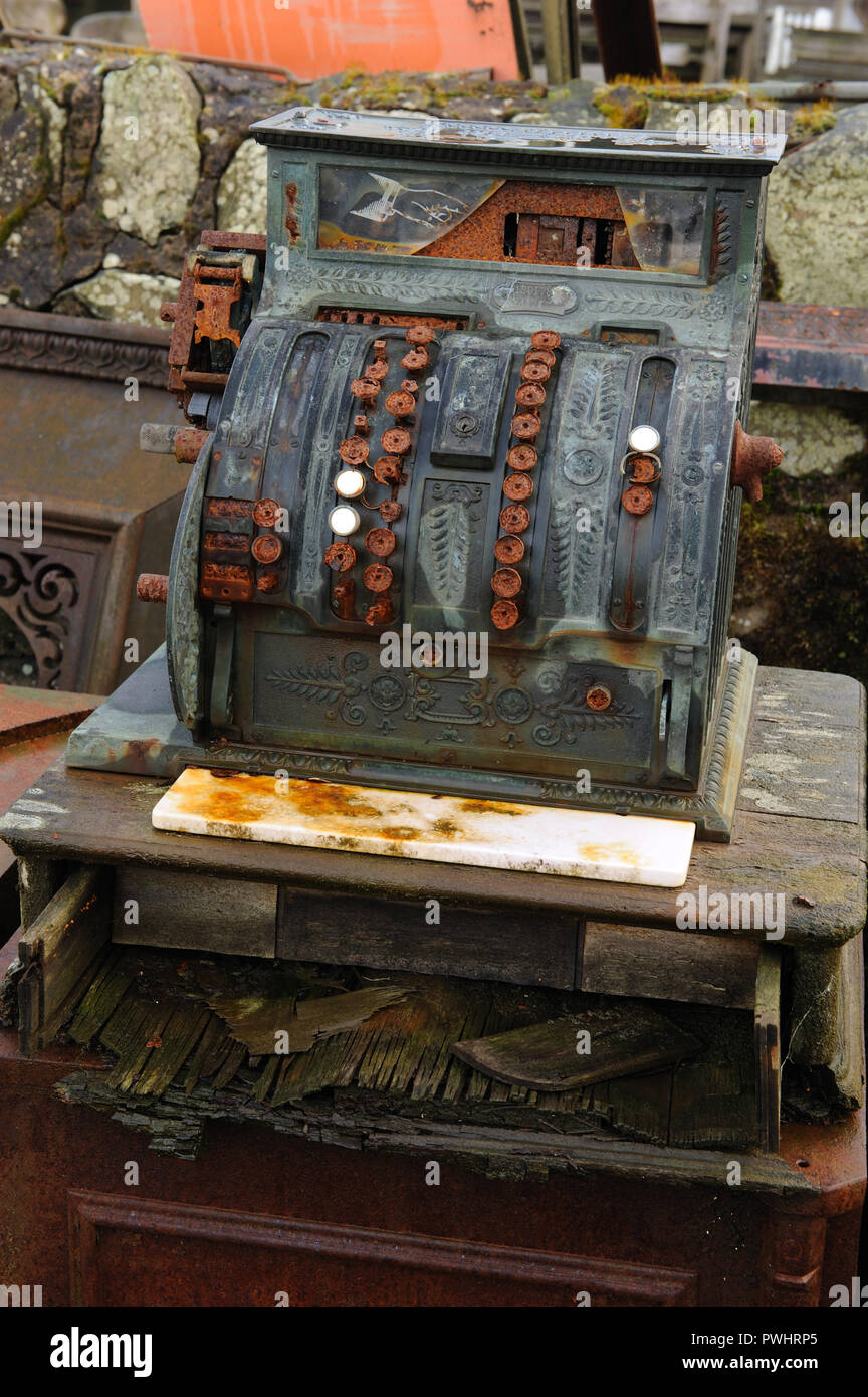 Old fashioned cash machine hi-res stock photography and images - Alamy