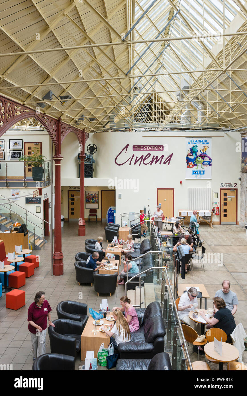 Cafe gallery hi-res stock photography and images - Alamy