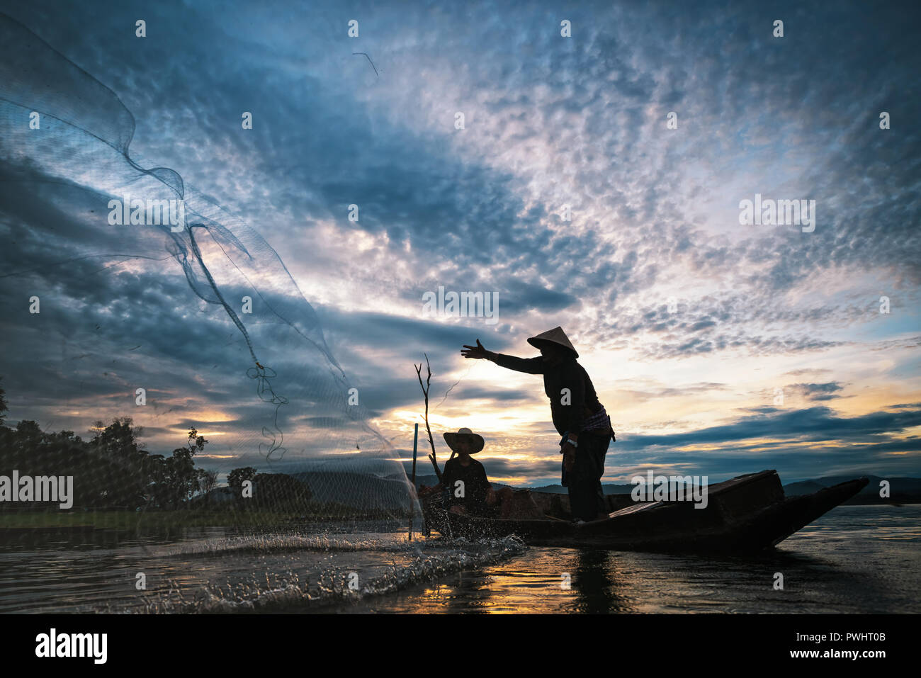 Asian fisherman using fishing net hi-res stock photography and images ...