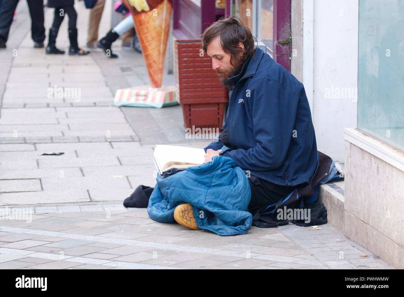 Homeless man reading book in hi-res stock photography and images - Alamy