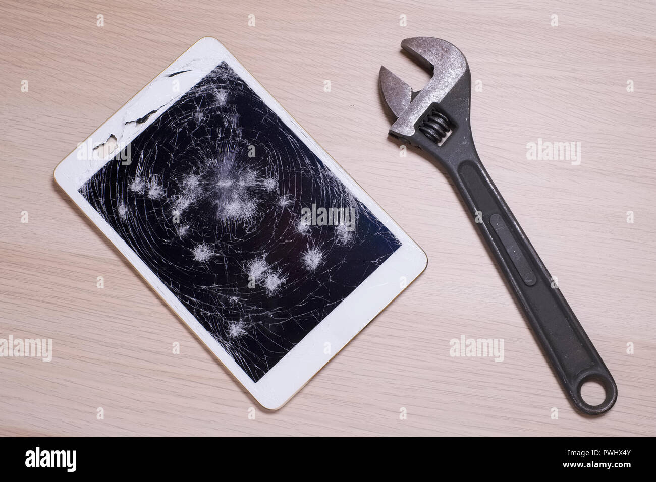 Broken spanner hi-res stock photography and images - Alamy