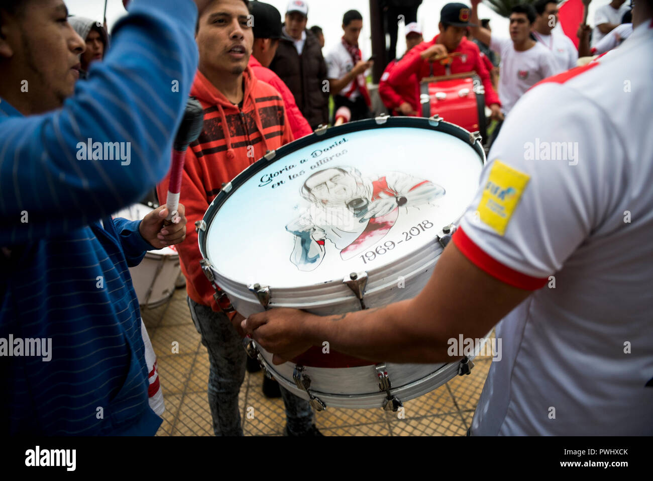 Fanaticism in Peru Peru vs. Chile Soccer Stock Photo - Alamy