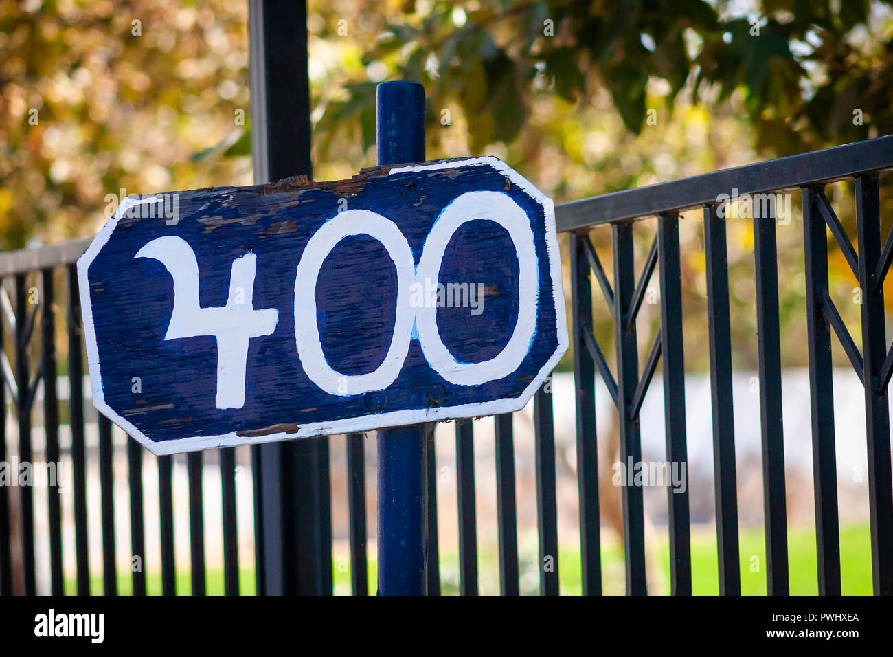 Blue sign with 400 number Stock Photo - Alamy