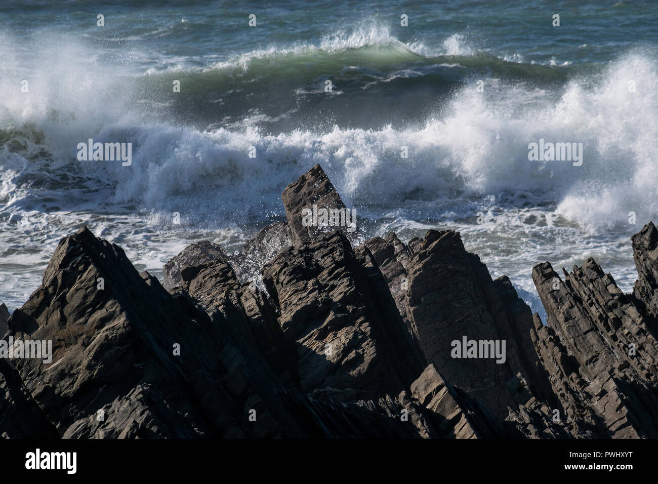 Hartland quay waves hi-res stock photography and images - Alamy