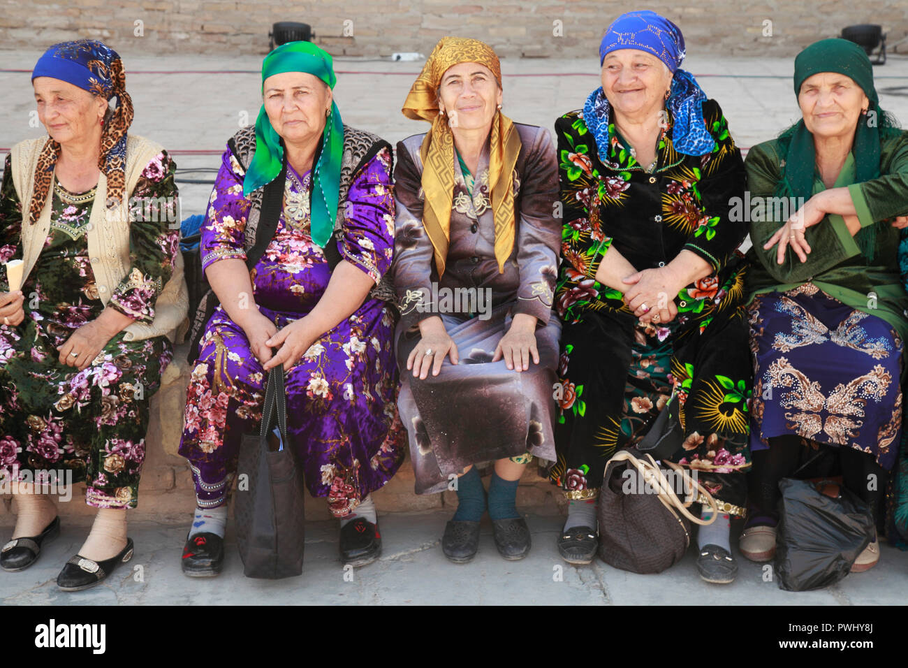 Uzbekistan, Khiva, women, traditional dress Stock Photo - Alamy