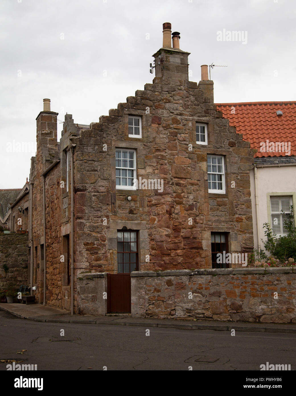 Fife cottages hi-res stock photography and images - Alamy