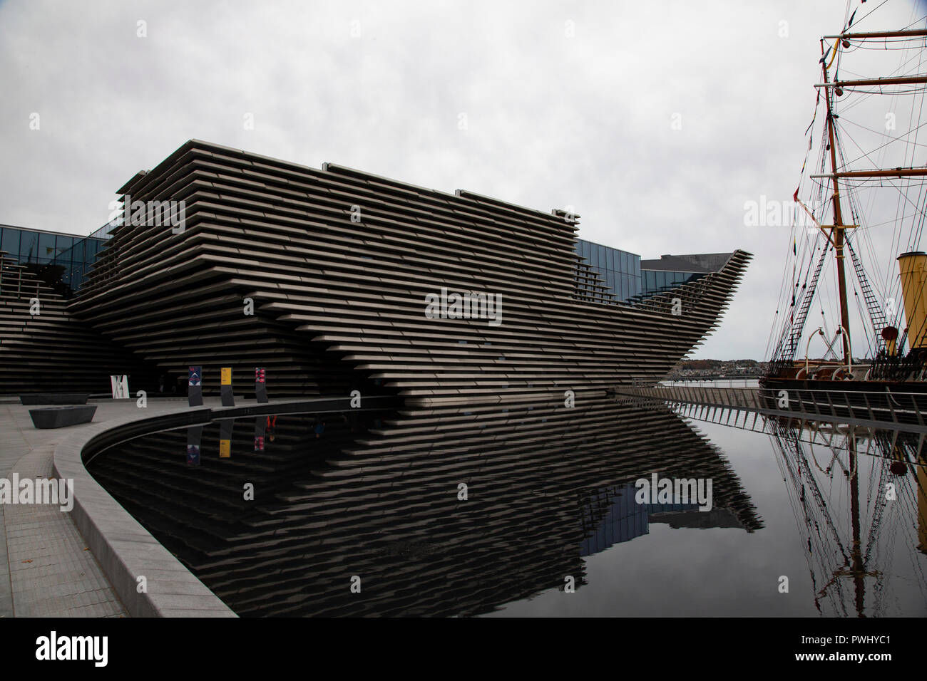 Victoria albert museum of design dundee hi-res stock photography and ...