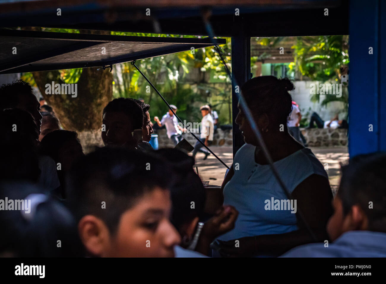 lunch time at a guatemalan college Stock Photo - Alamy