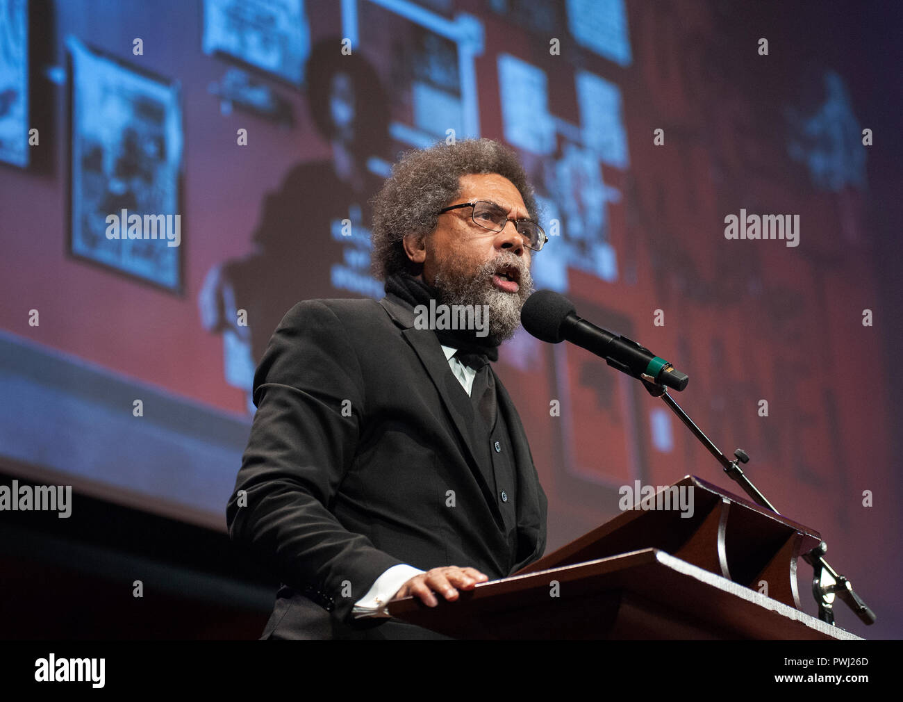 Professor at harvard university hi-res stock photography and images - Alamy