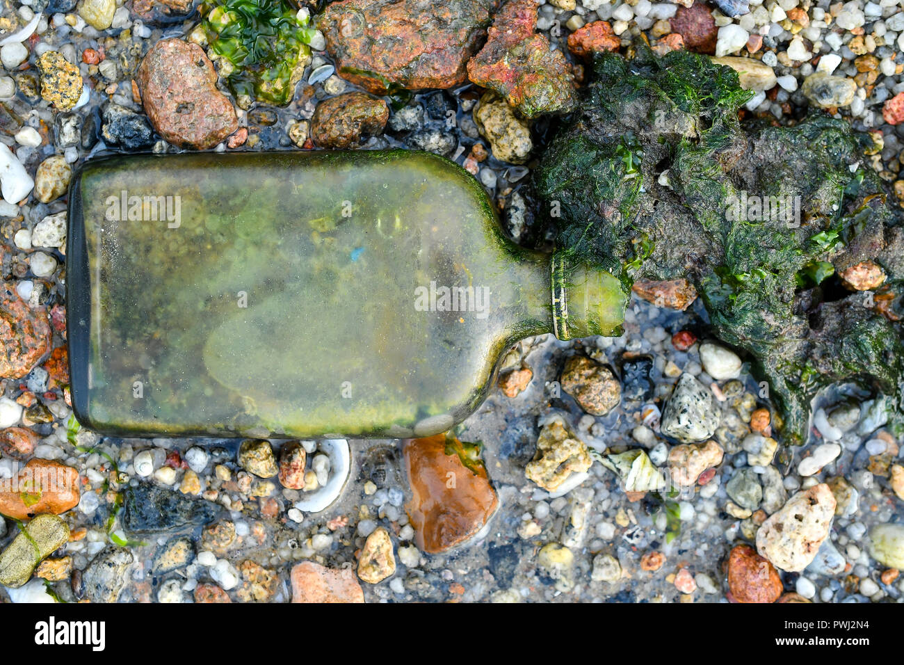 Garbage waste glass bottles hi-res stock photography and images - Alamy