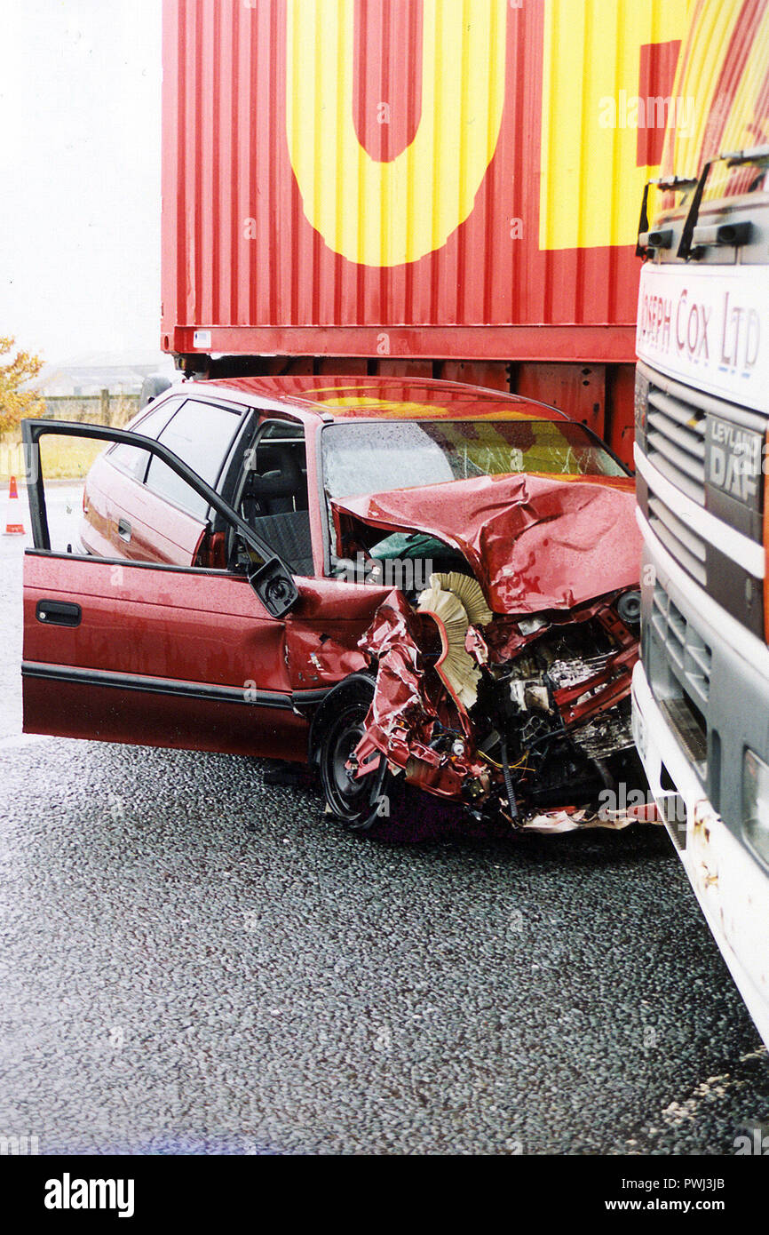 Car crash with lorry hi-res stock photography and images - Alamy