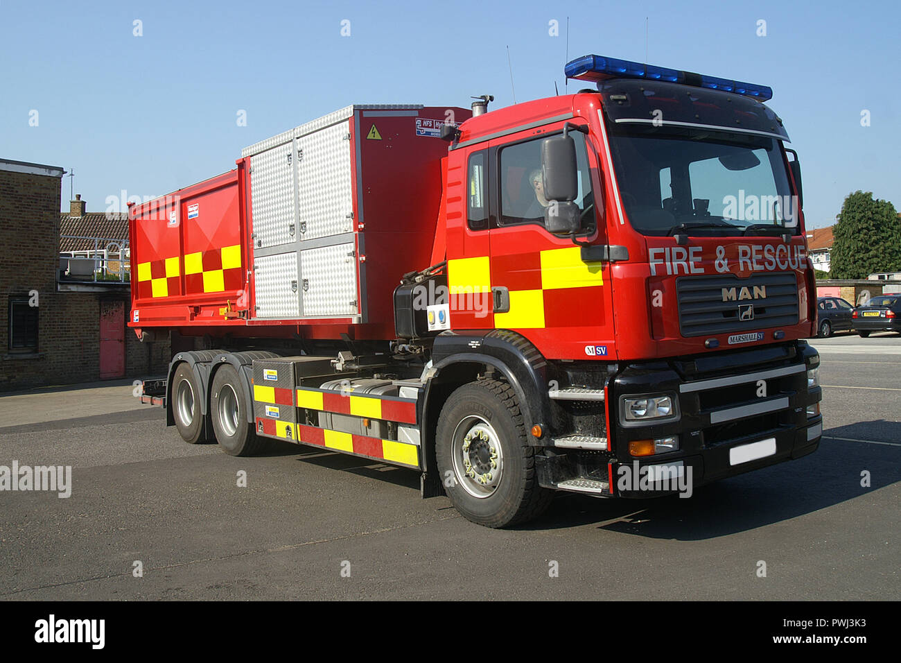 Fireman high volume water pump hi-res stock photography and images - Alamy