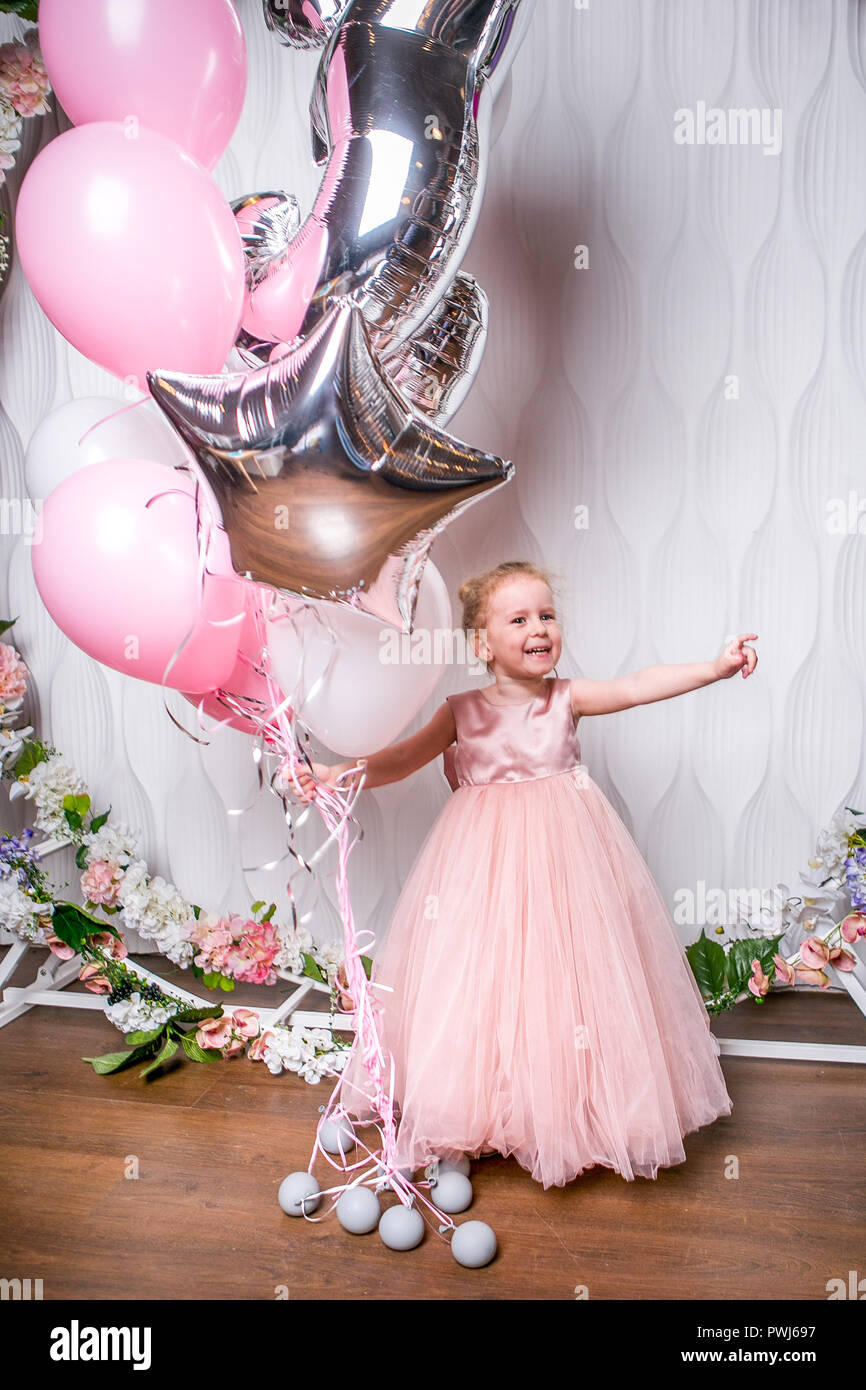 Princess pose posing hi-res stock photography and images - Alamy