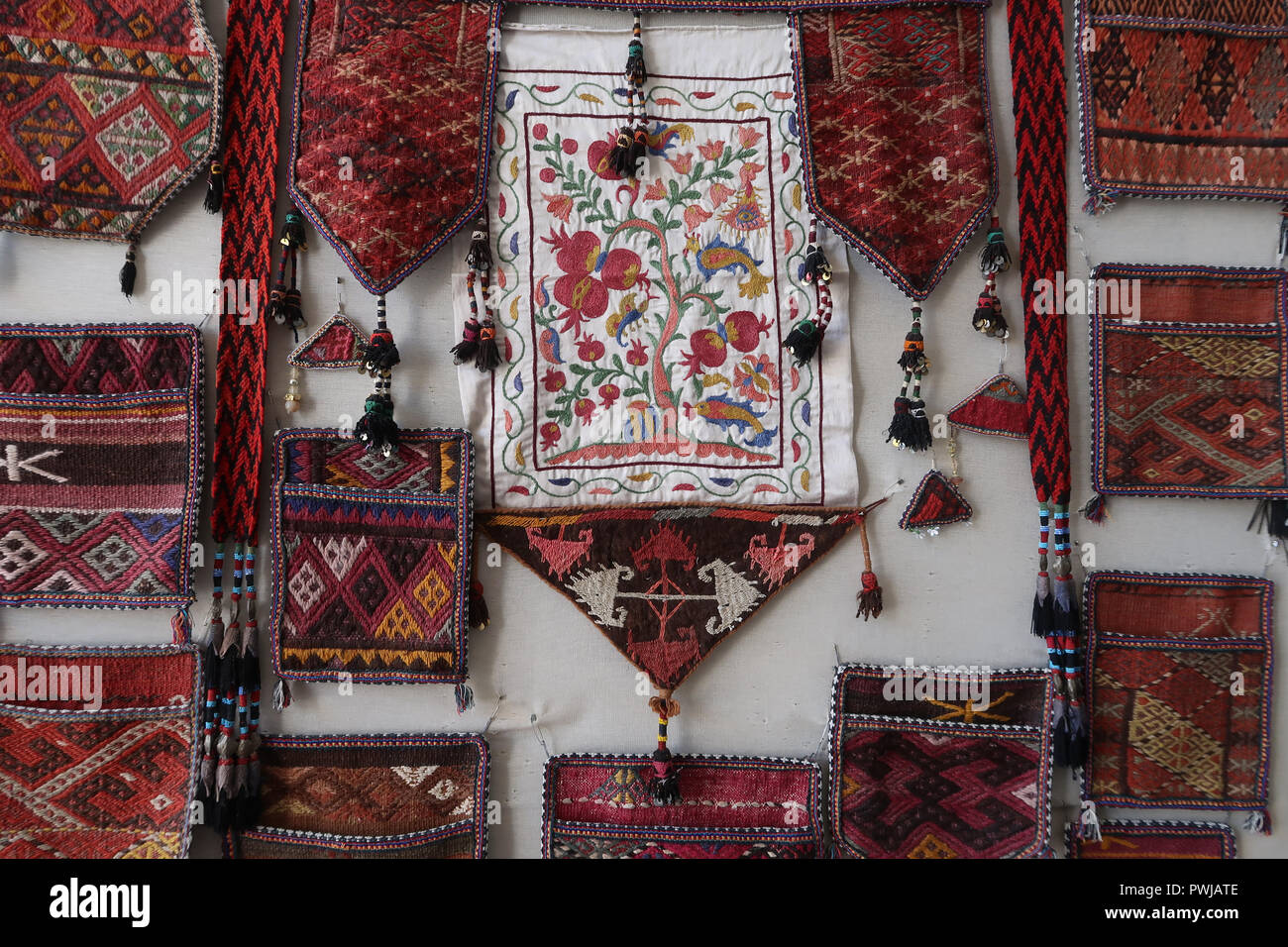 Traditional Uzbek embroidery for sale in the Toqi Telpak Furushon ...