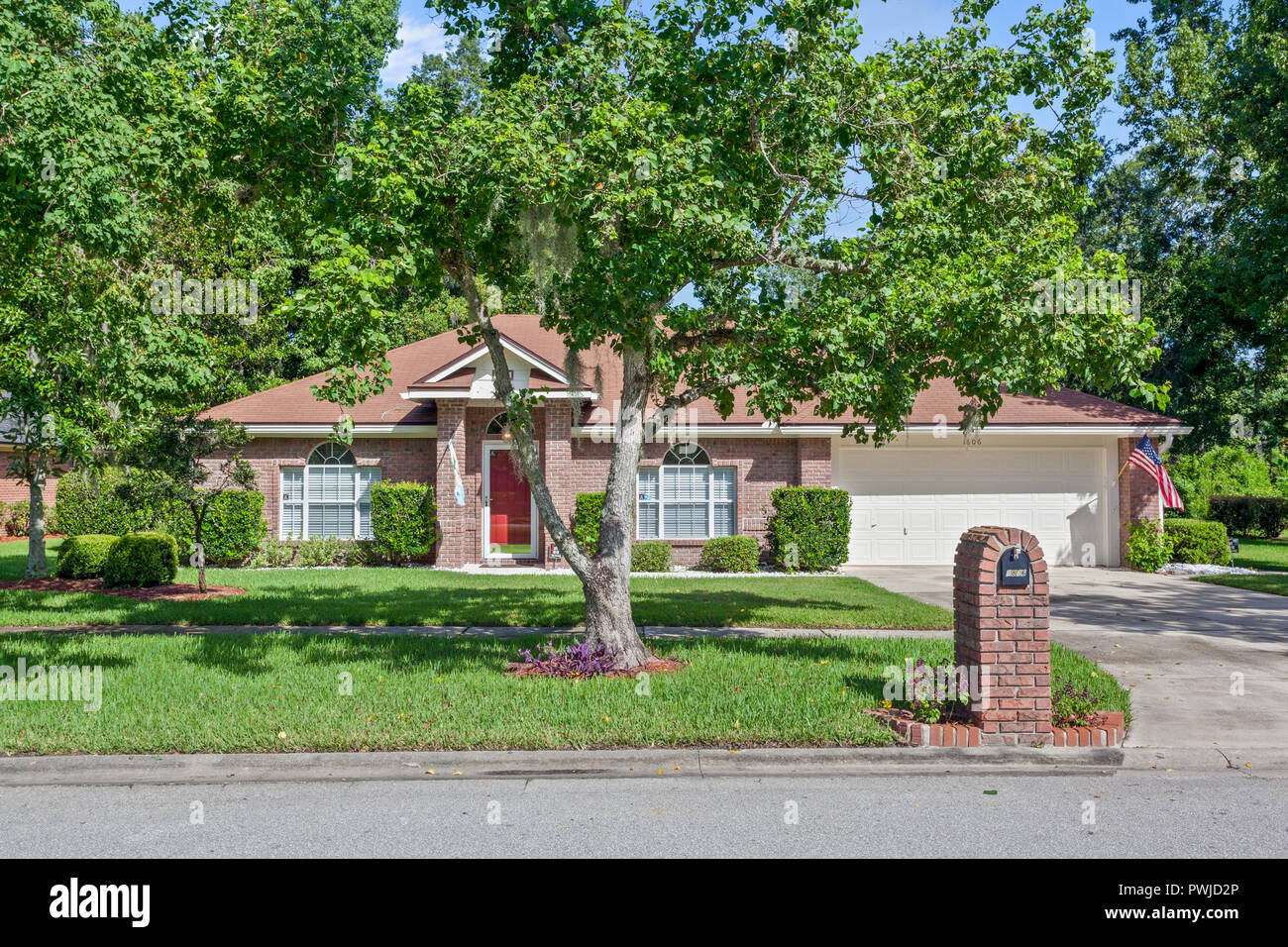 Back exterior of house hi-res stock photography and images - Alamy