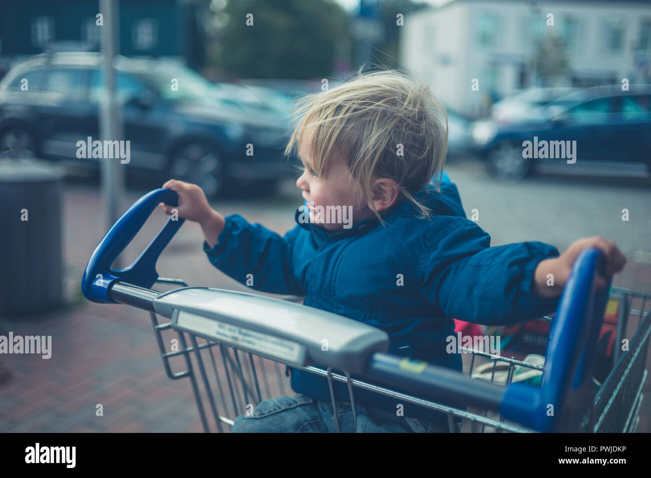 Shopping cart parking hi-res stock photography and images - Alamy