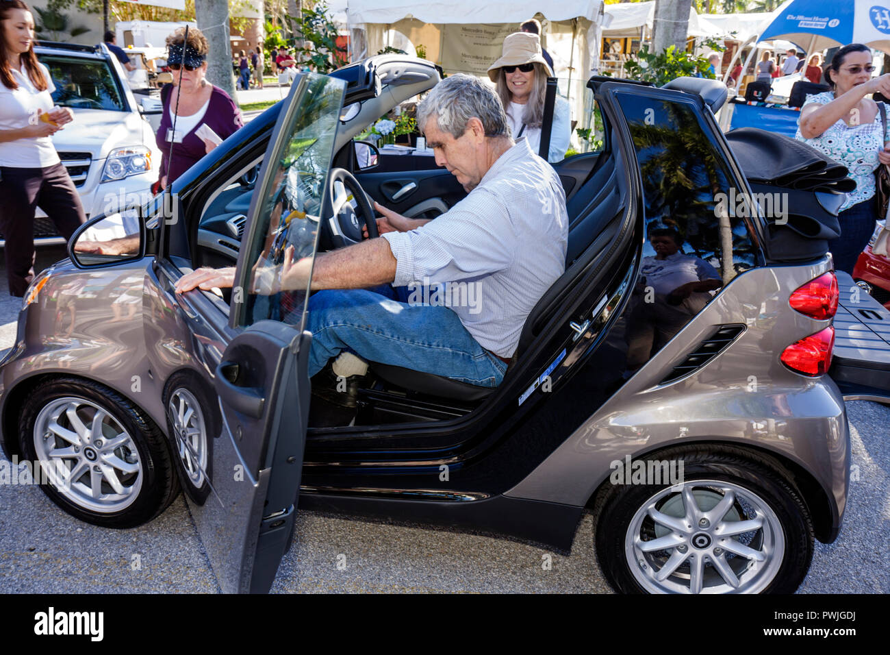 Car fuel efficiency hi-res stock photography and images - Alamy